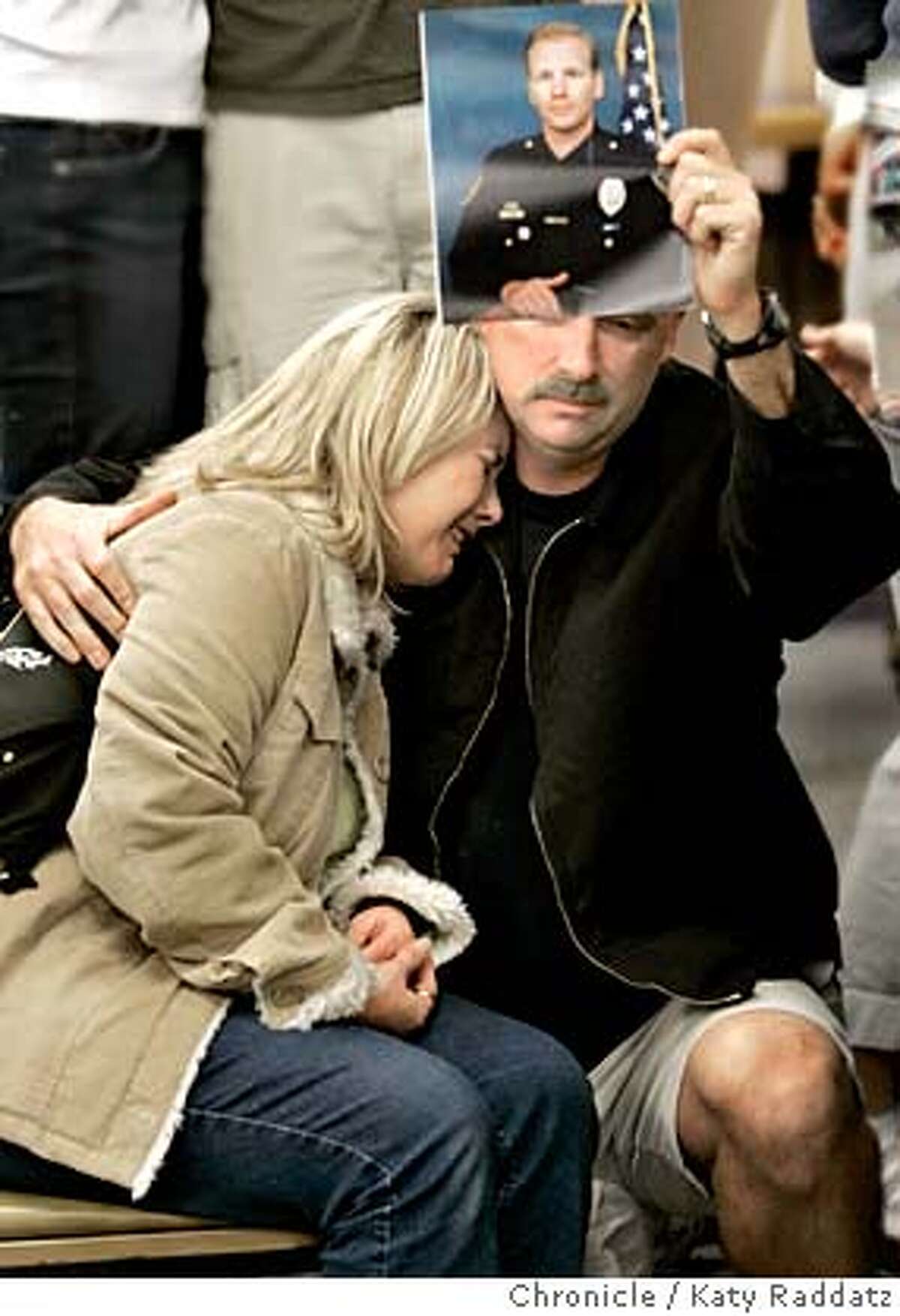 SUSPECTED GANG MEMBER HELD IN SLAYING OF POLICE OFFICER / FAMILY ...