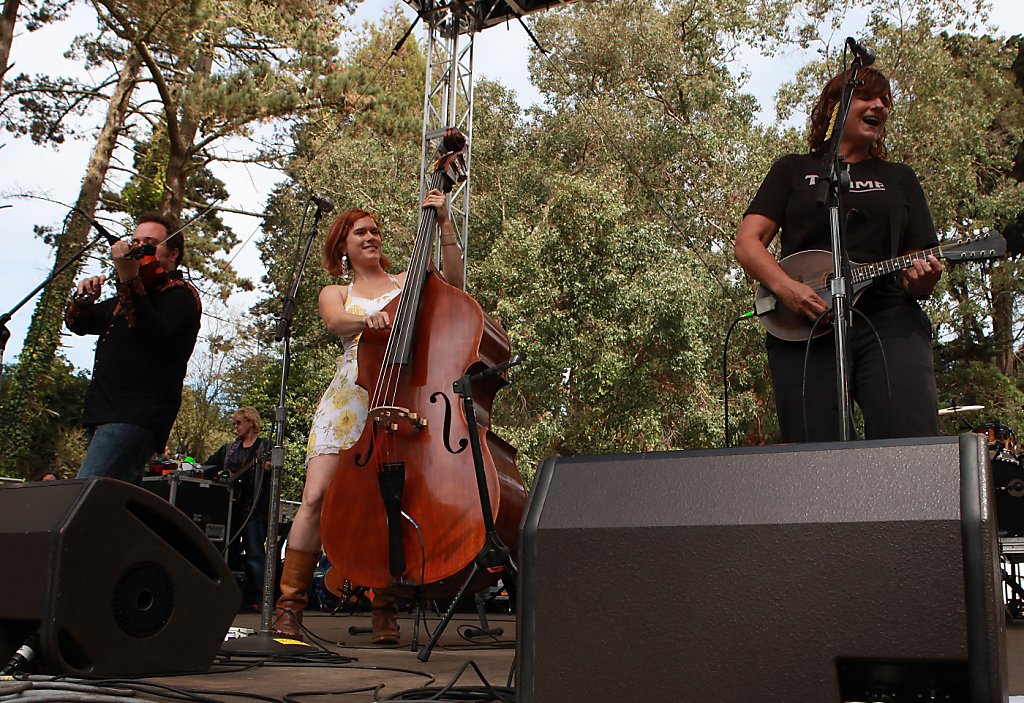 Evan Lowenstein starts live-music website Stageit