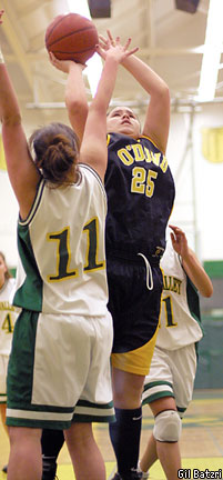 HIGH SCHOOL BASKETBALL / McClymonds upsets Oakland Tech