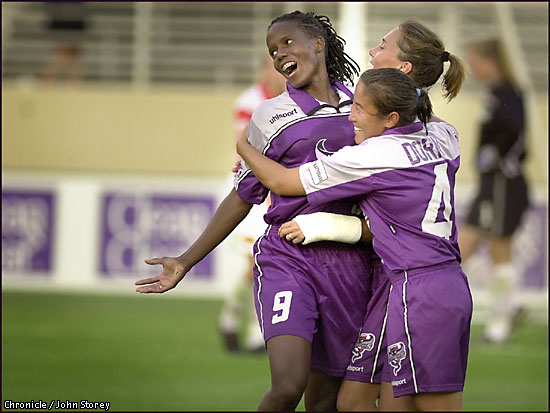 Chronicle Photo Editors' Choice / June 24, 2001