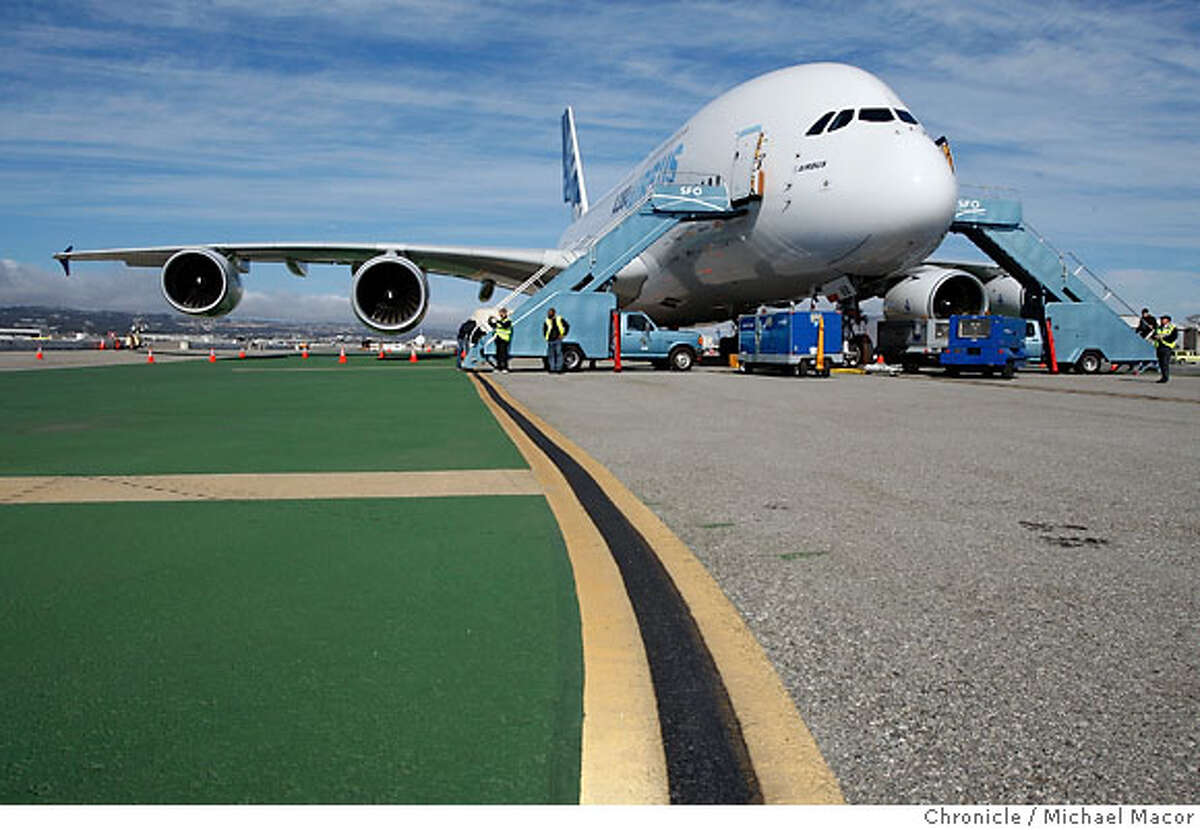 Airbus jumbo jet makes test landing at SFO