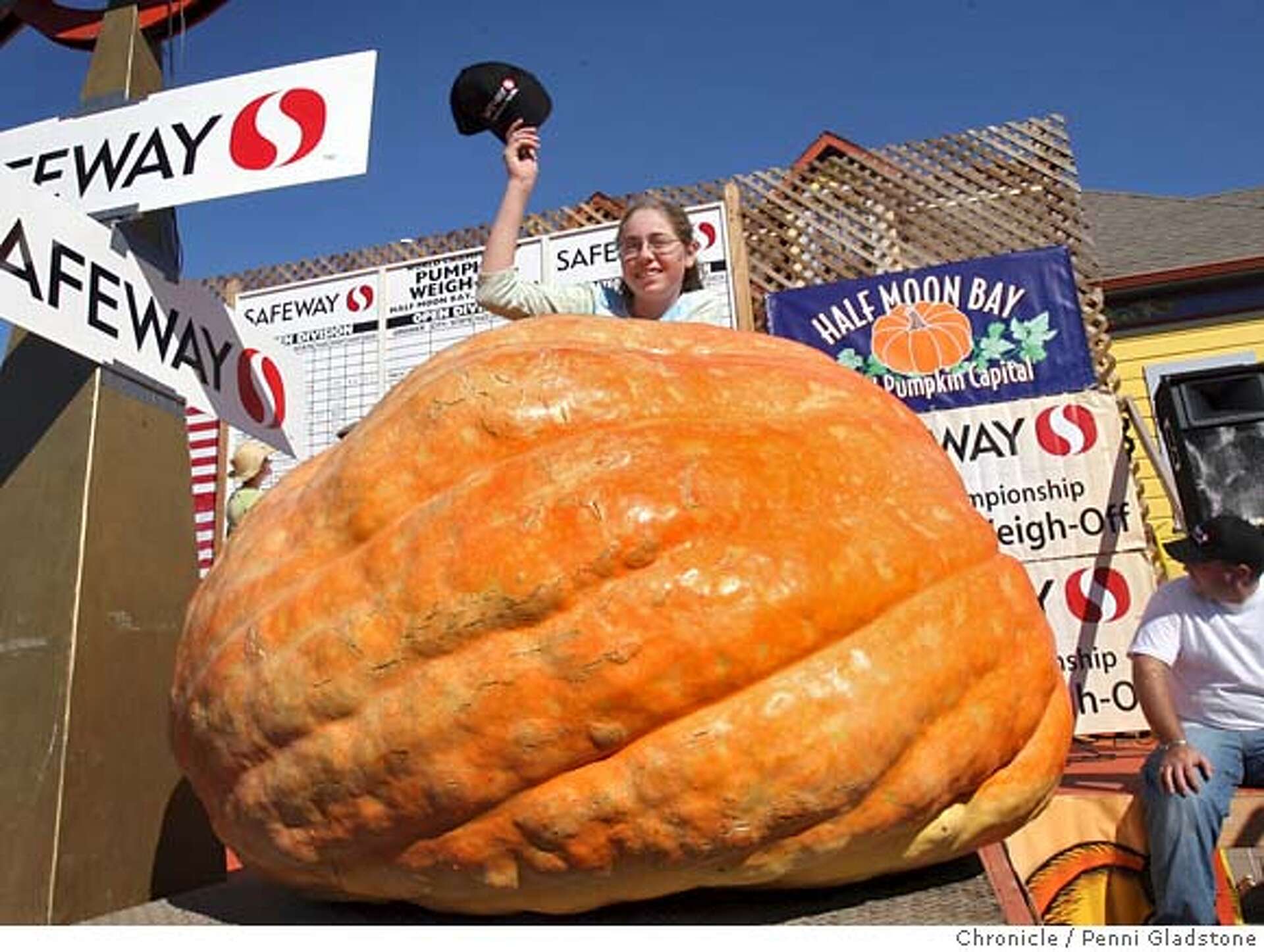 Washington man is 3rd-time winner of pumpkin contest