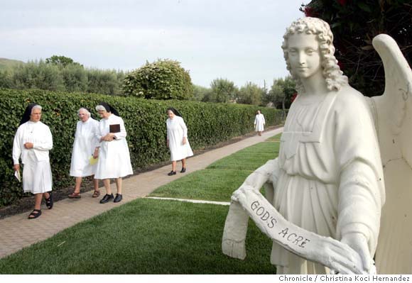 CONVENT LIFE AT TWILIGHT / The younger sisters of Mission San Jose seek ...