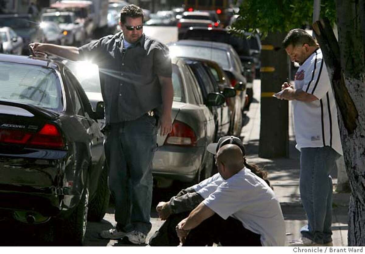 THE BADGE / The two cops who know all the gang members