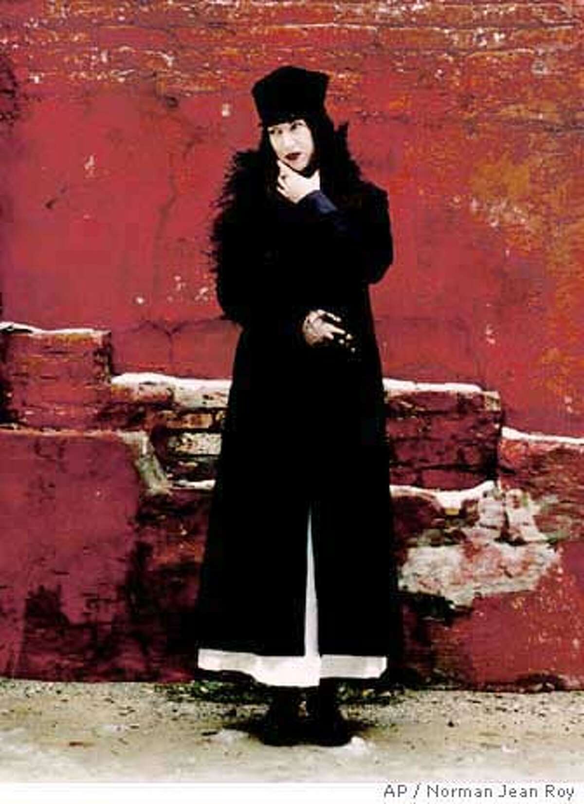 Not The Last Straw / Folk-rock singer-songwriter Syd Straw returns with ...