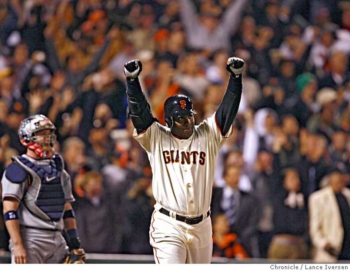 NEW KING OF SWING / Bonds' HR to center puts him at the top