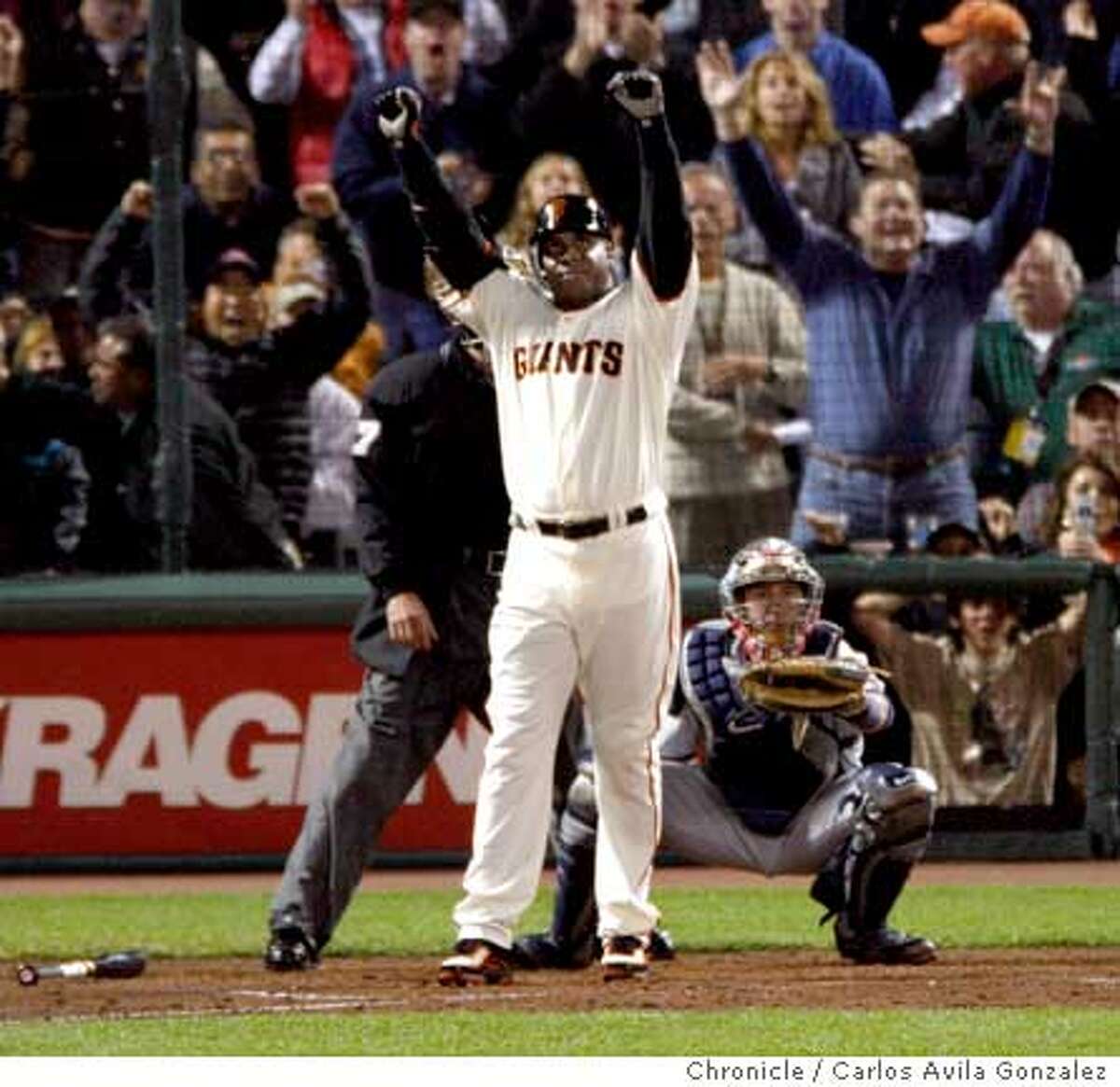 NEW KING OF SWING / Bonds' HR moves him past Aaron