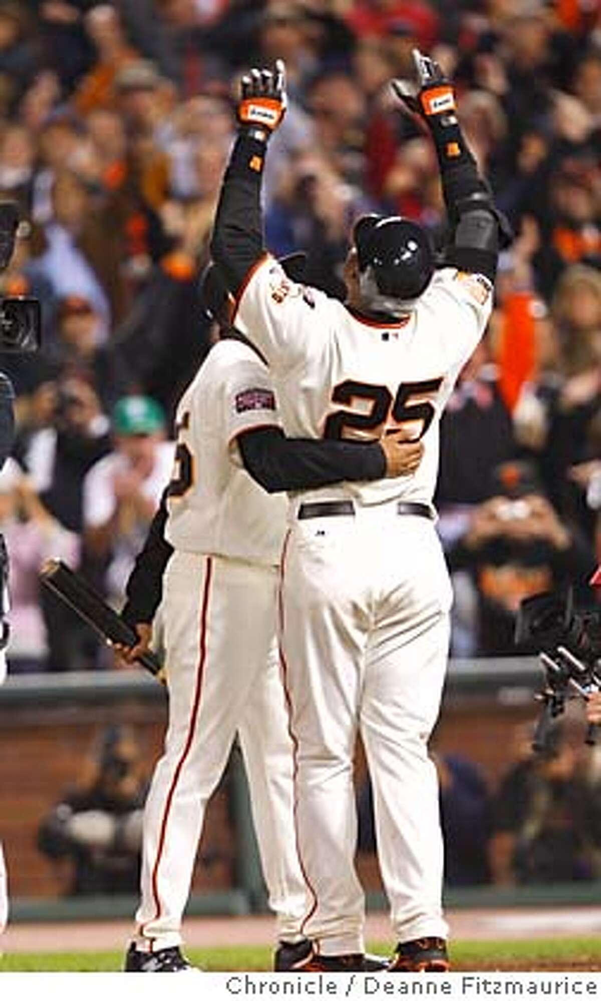 NEW KING OF SWING / Bonds' HR to center puts him at the top