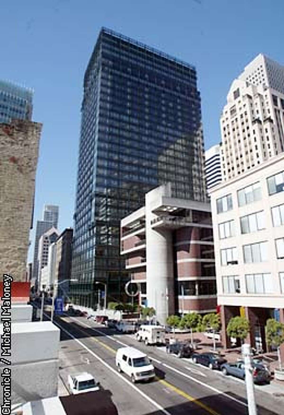 New minimalist tower breaks rules and wins / 560 Mission has surprising ...