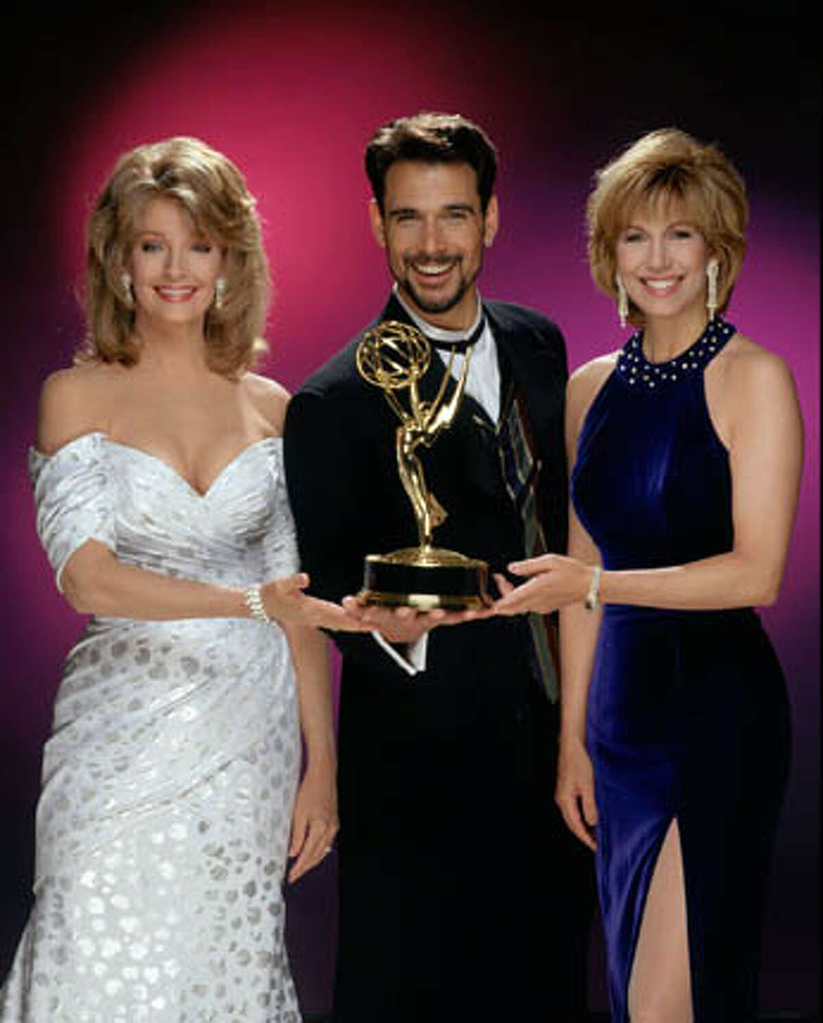 Soap opera diva ready to sell her Bel Air home / Deidre Hall bought ...