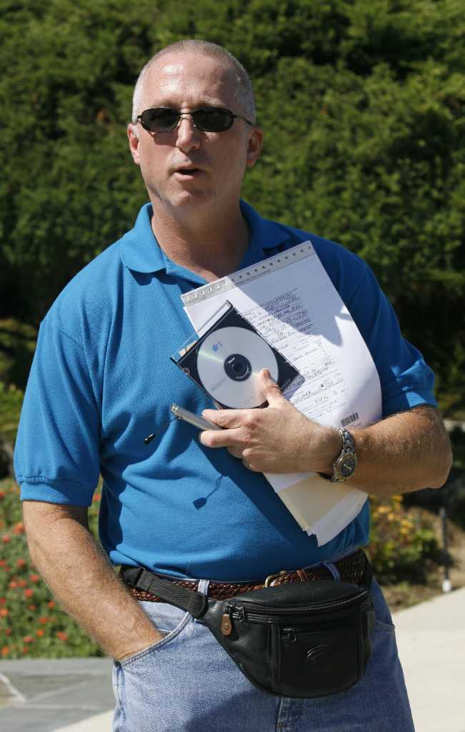 Deputy who arrested Gibson settles bias case