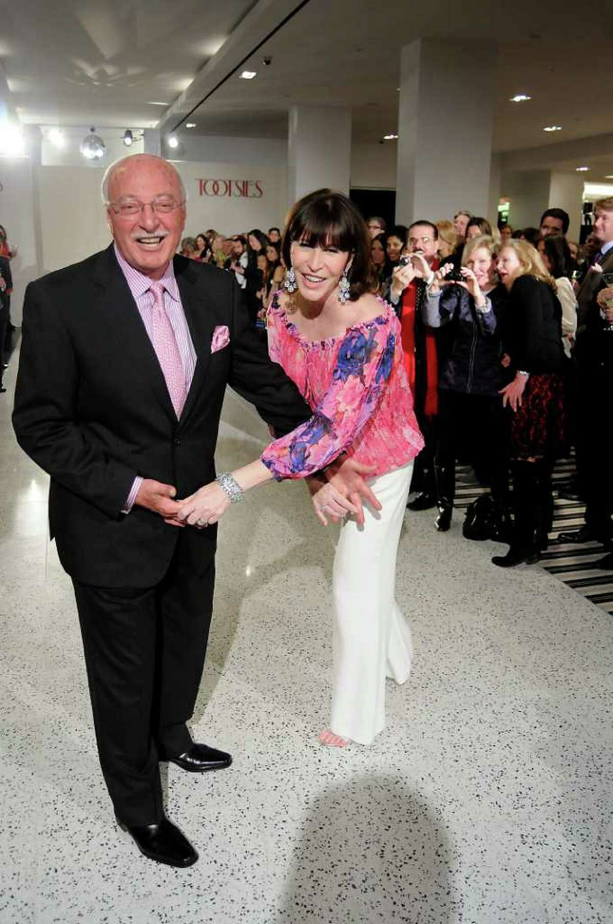 Couples rev up Tootsies runway for Art Car Parade