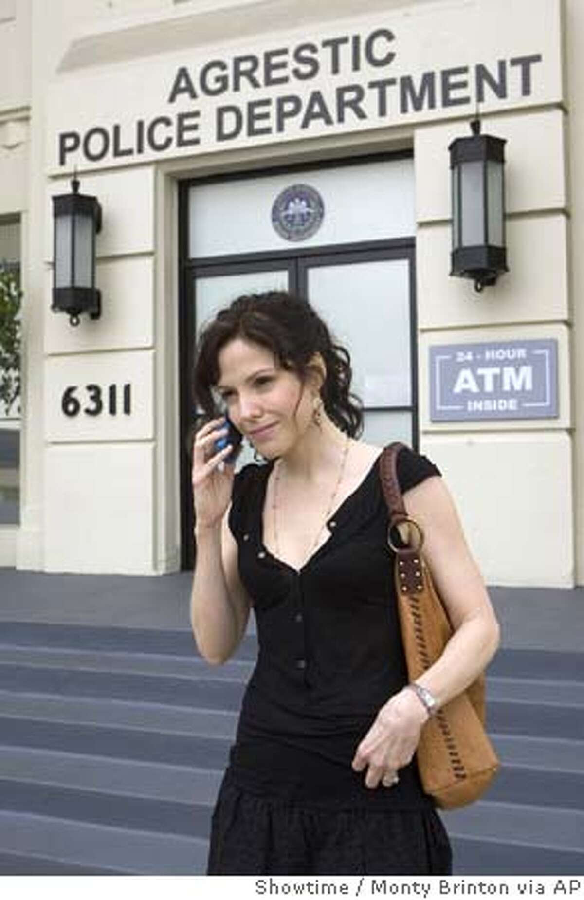 Tim Goodman: Four new 'Weeds' episodes keep brilliant buzz alive