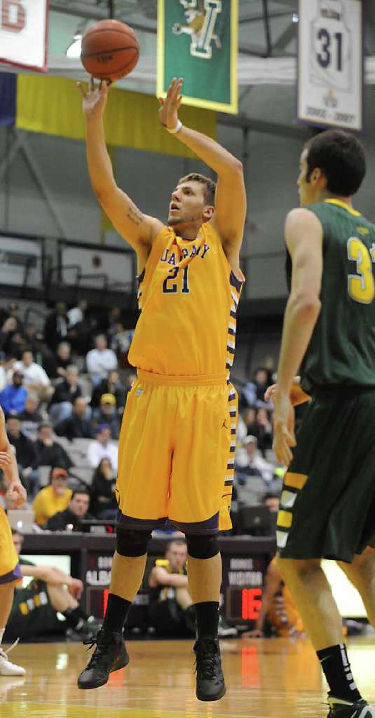 Hobbled Danes fall short