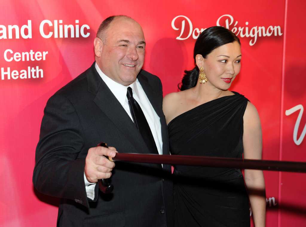 Aretha remembers Whitney at Radio City in NYC