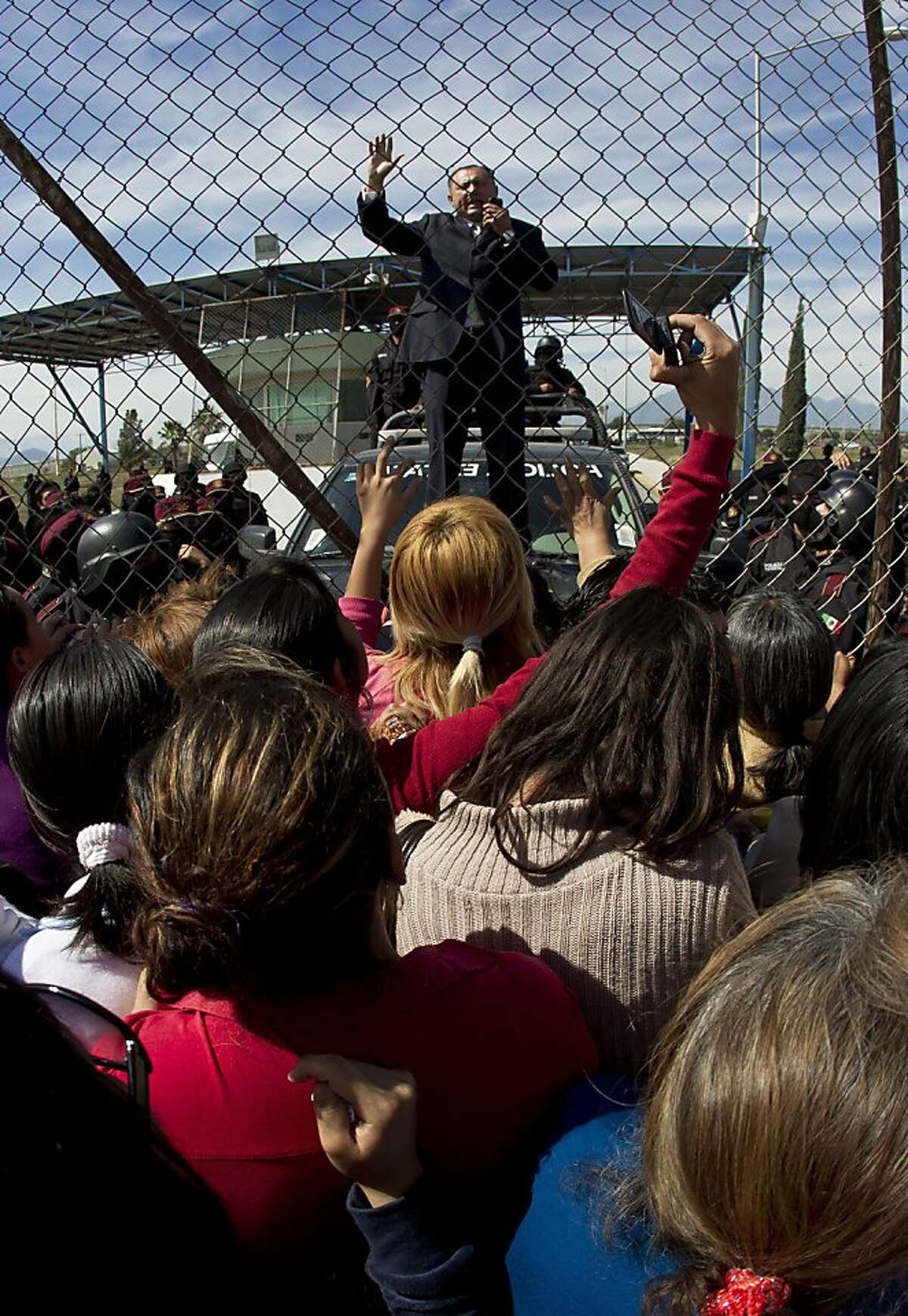 Mexican inmate riot may have been staged - 44 die