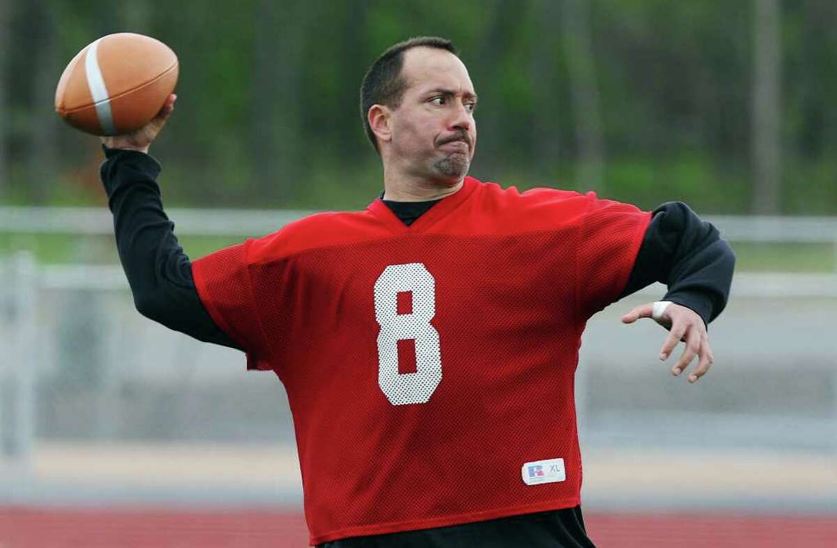 Talons offer deal to QB Garcia