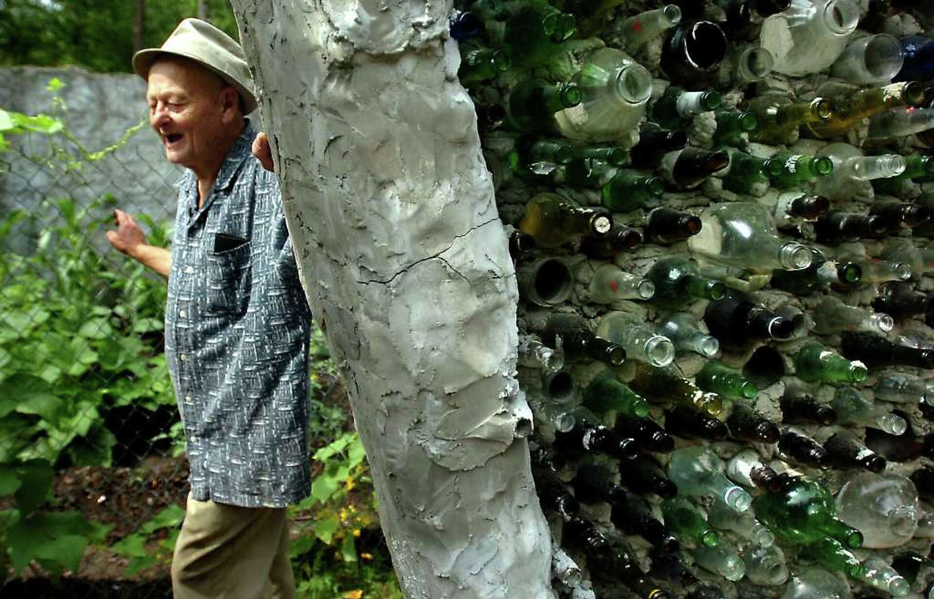 Local artist, sculptor Charlie Stagg dies