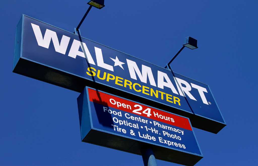 Wal-Mart store traffic increases