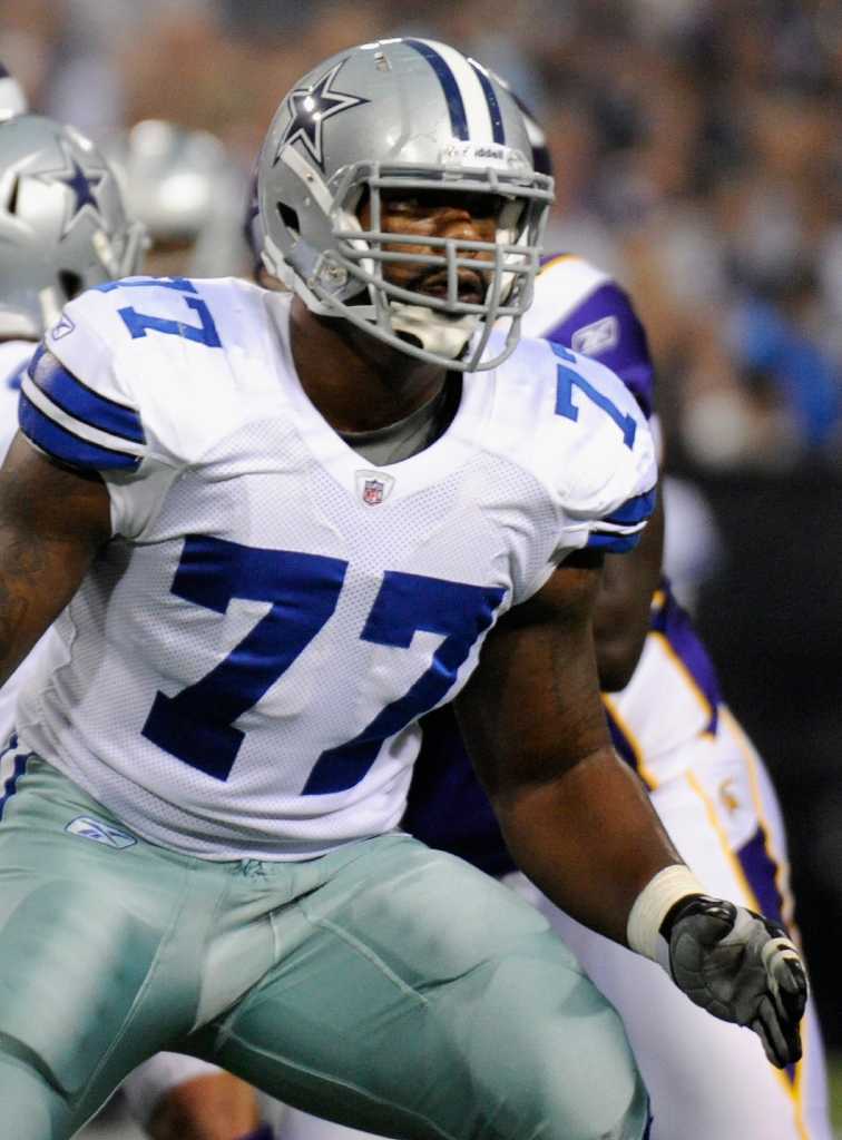 Cowboys will shift Smith to left tackle