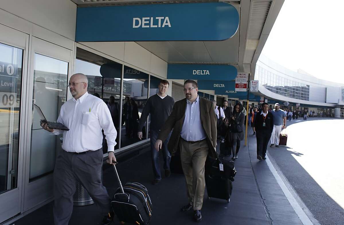 SFO boarding area reopened after bomb scare