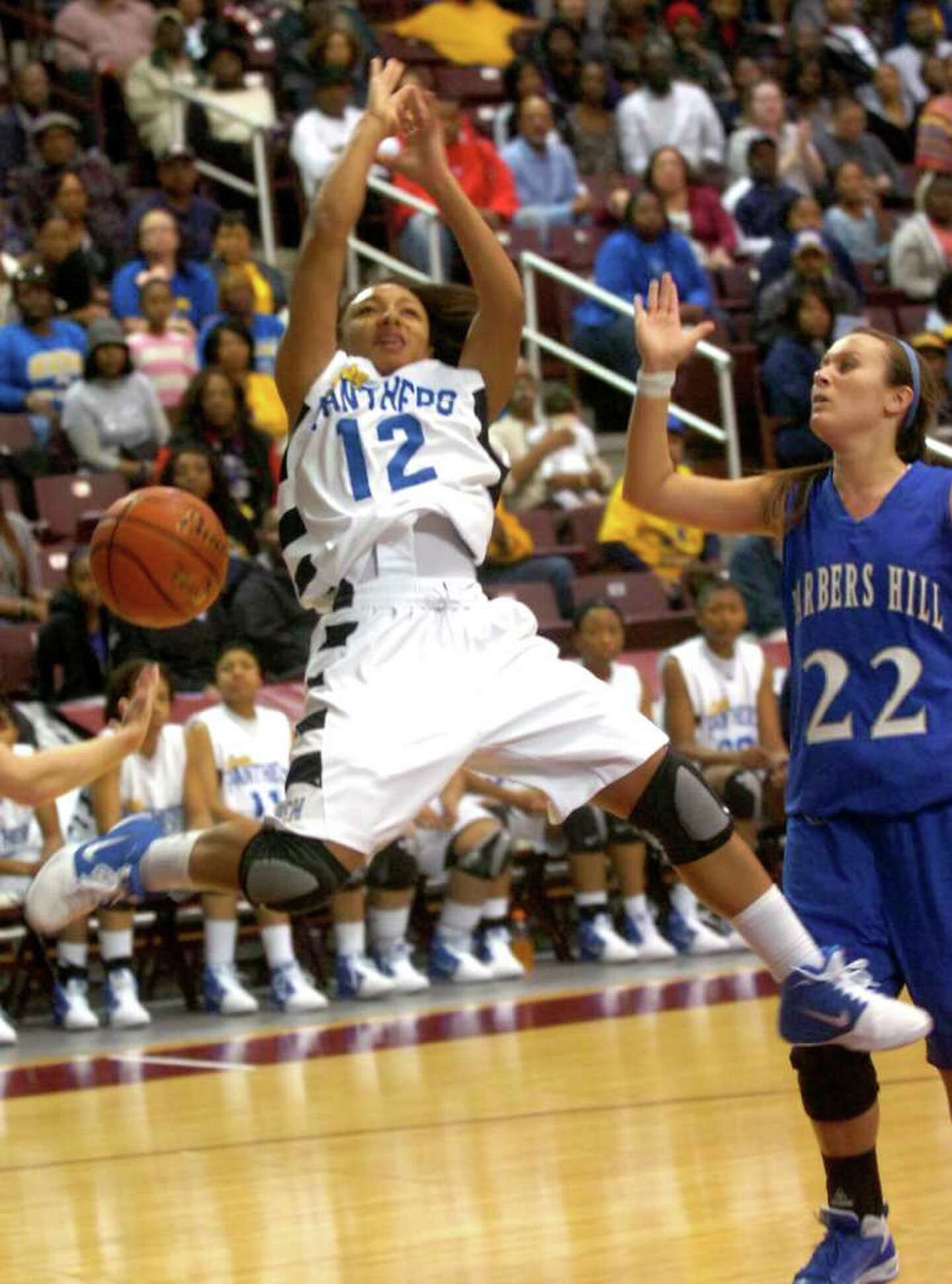 Ozen's Booker commits to Lamar women's basketball team