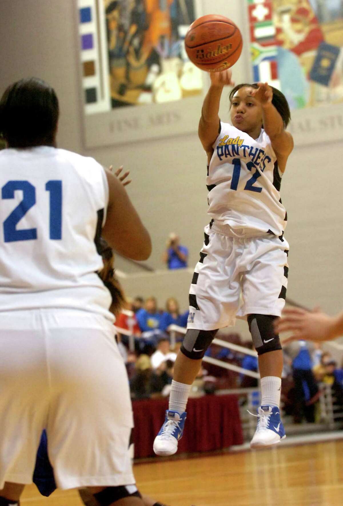 Photos: Texas commit Nekia Jones