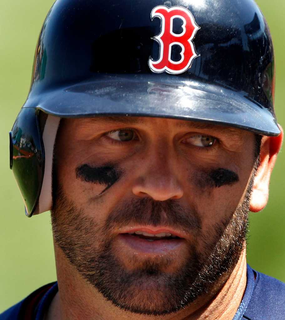 Reports say Boston's Varitek to retire