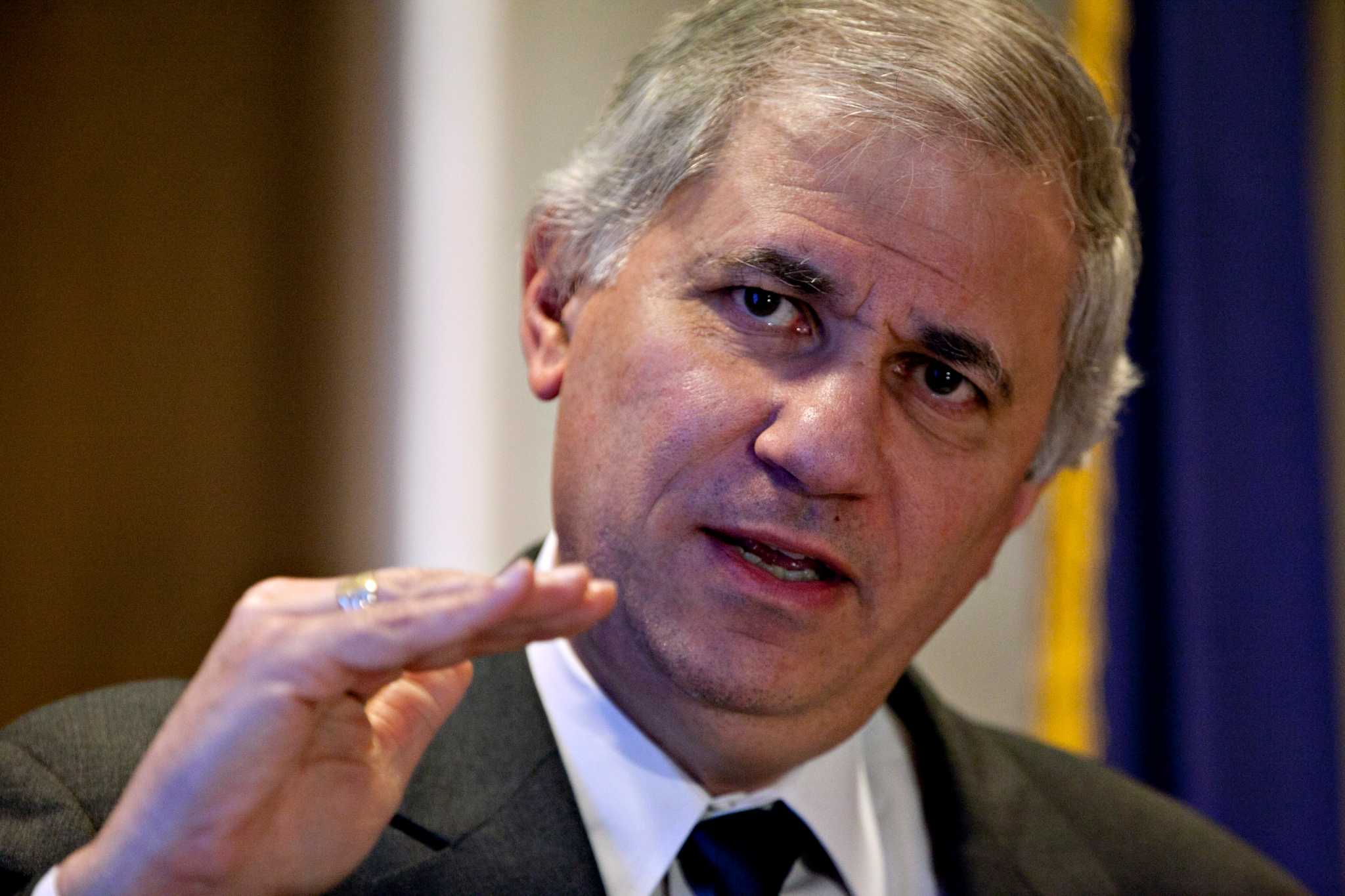 FDIC head outlines plan for failing banks