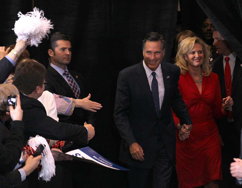 Romney surges with wins in Michigan, Arizona