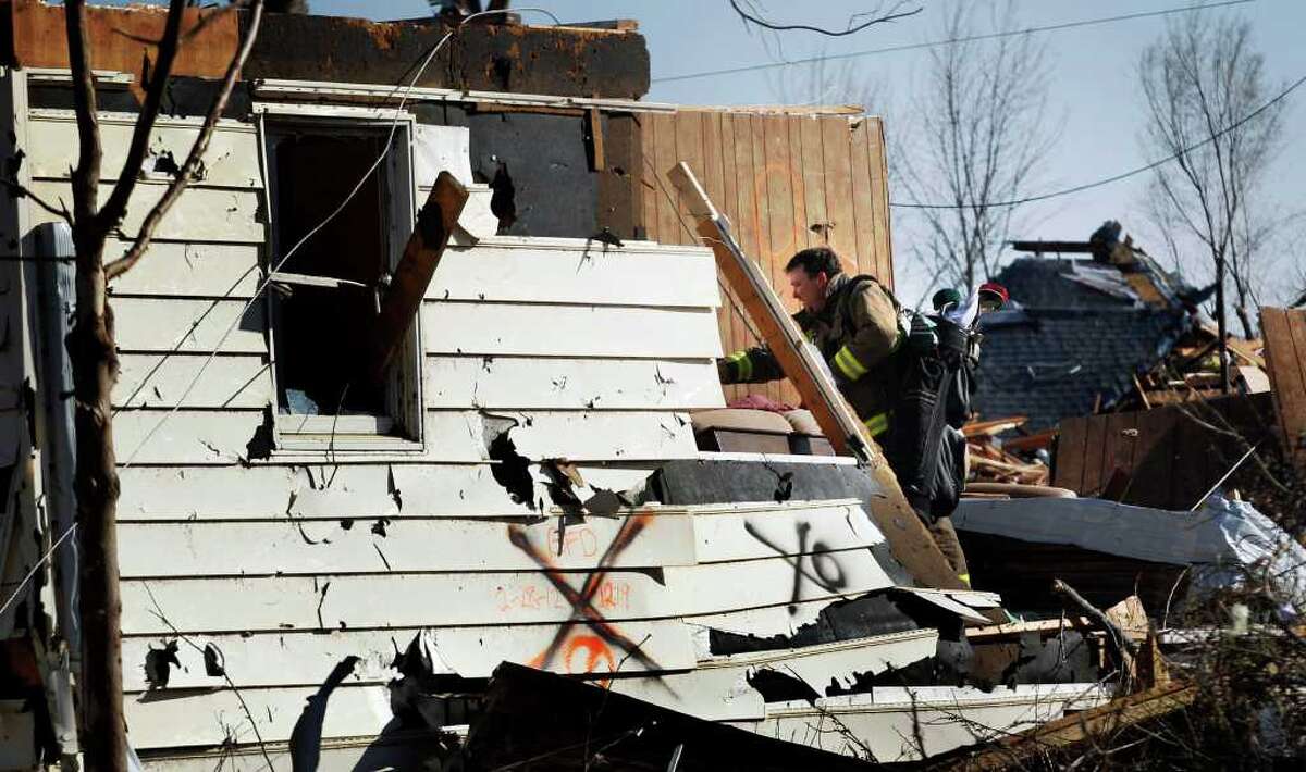 News of the world in photos: Deadly storms rake Midwest