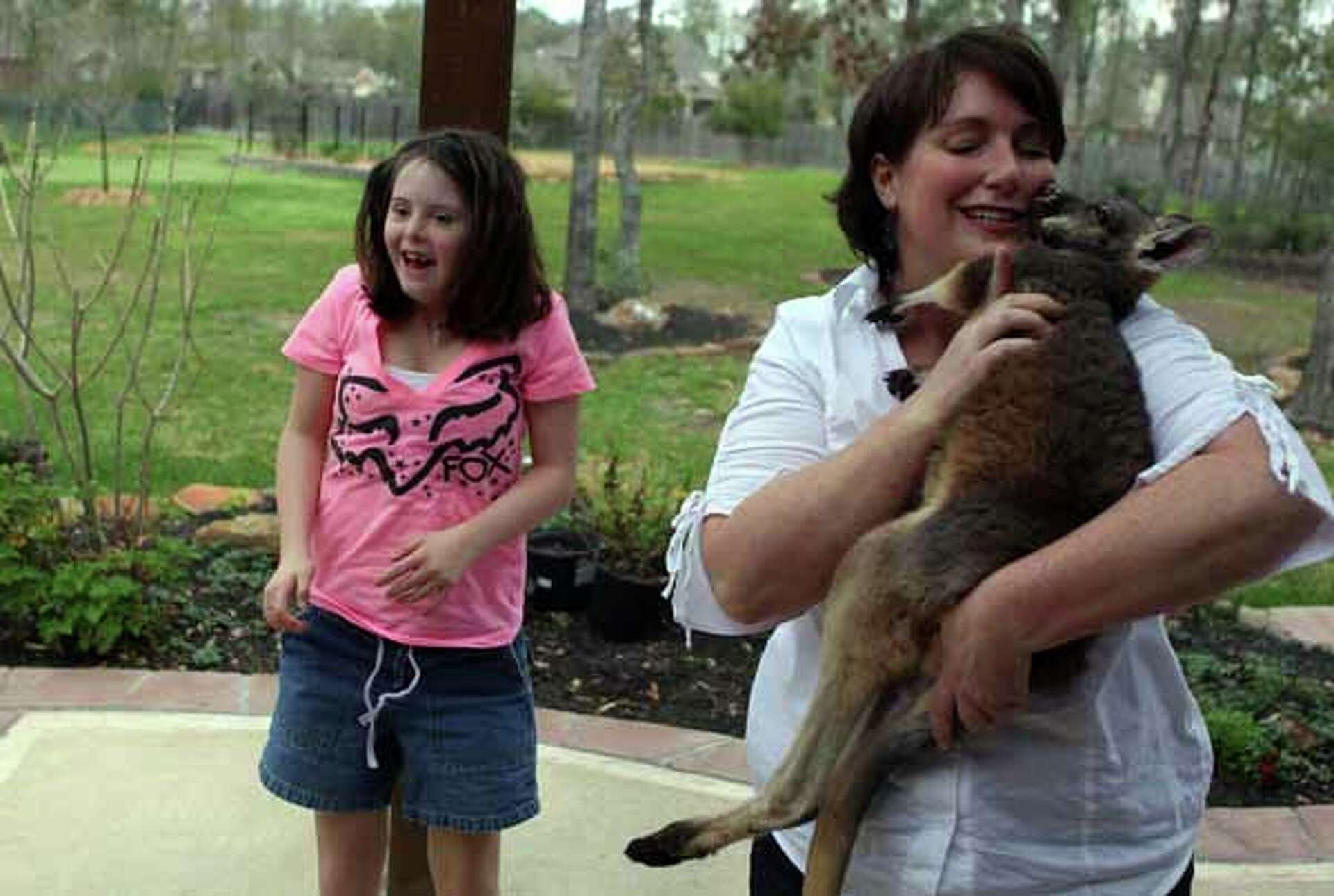 HOA lets kangaroo stay with Spring family after all