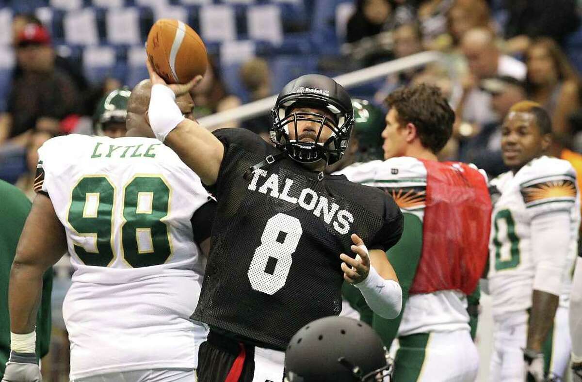 Talons offer deal to QB Garcia