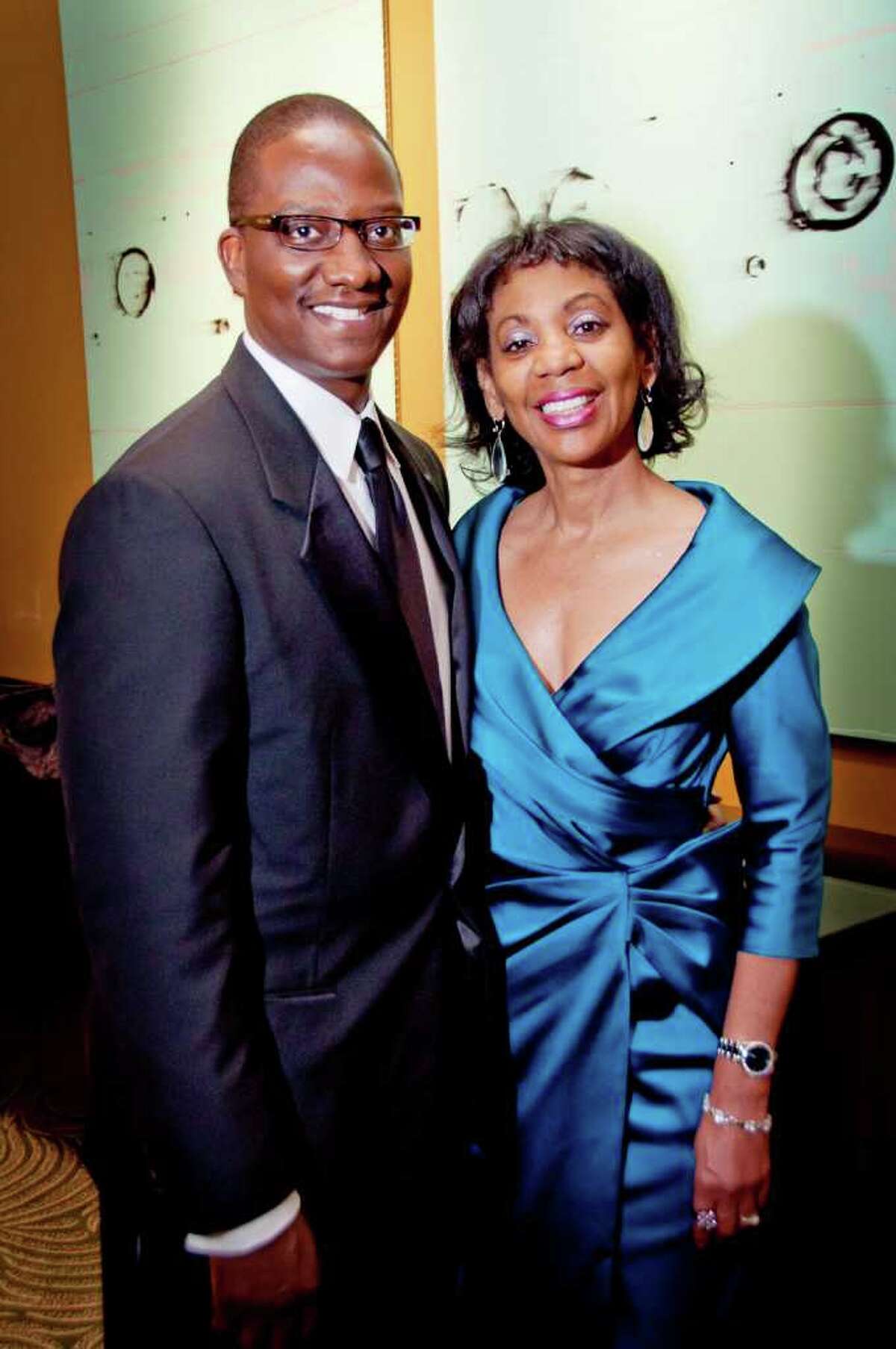 'Desperate Housewife' shines at HCC gala