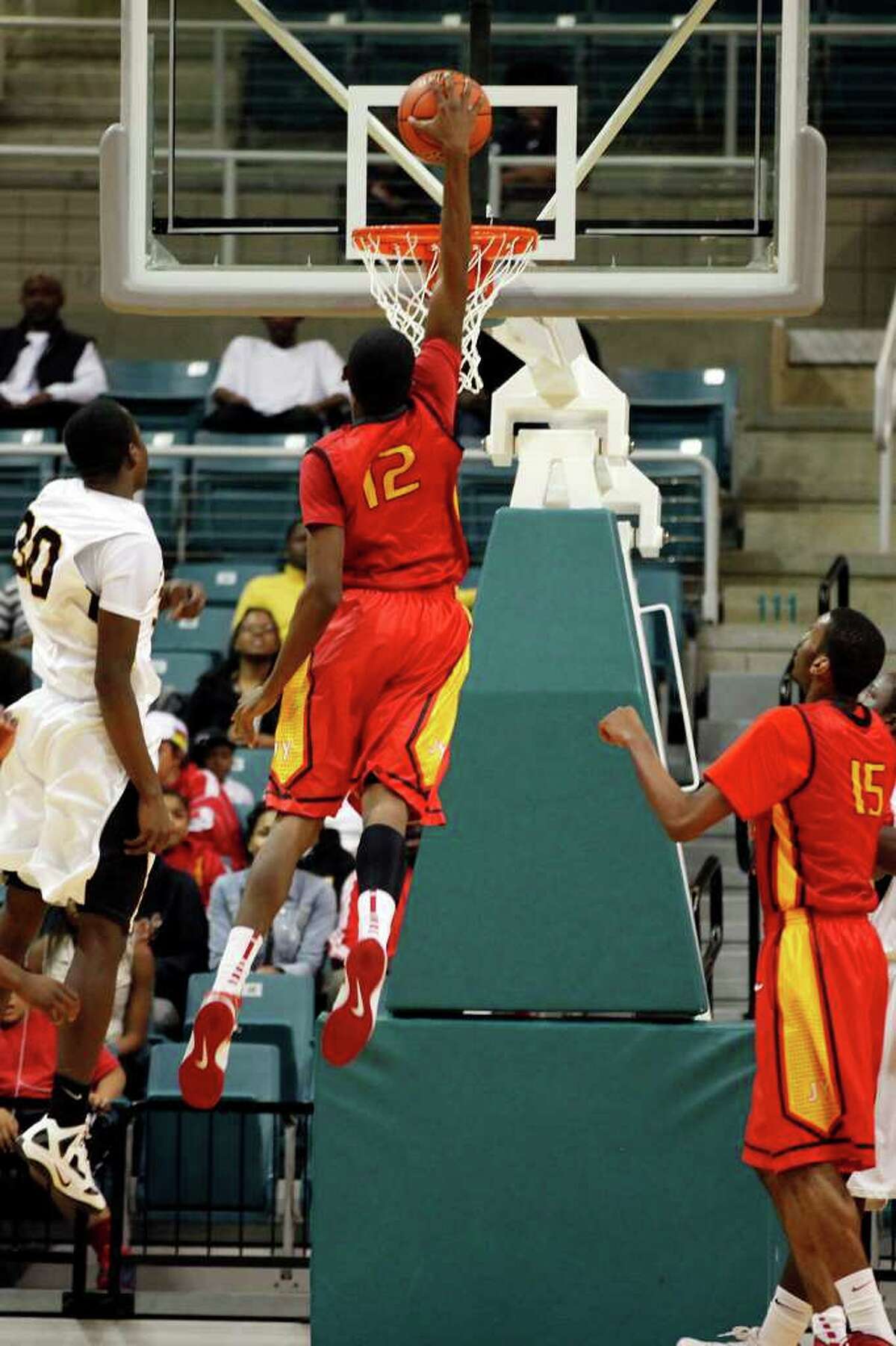 Yates going back to state with 113-83 win over Jones