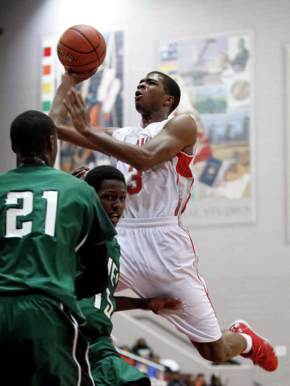 Travis tops Hightower in Region III-5A final