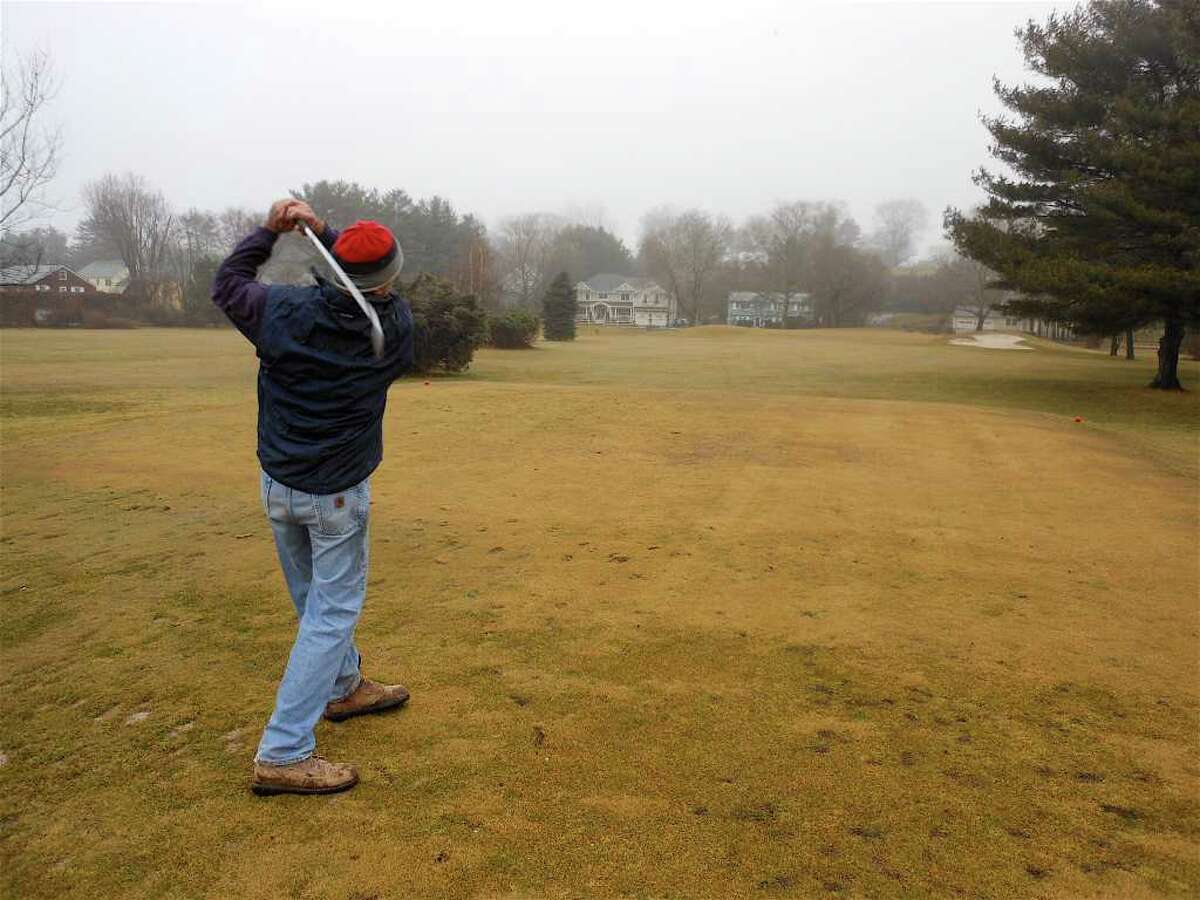 Rain makes start of Fairfield golf season sub-par