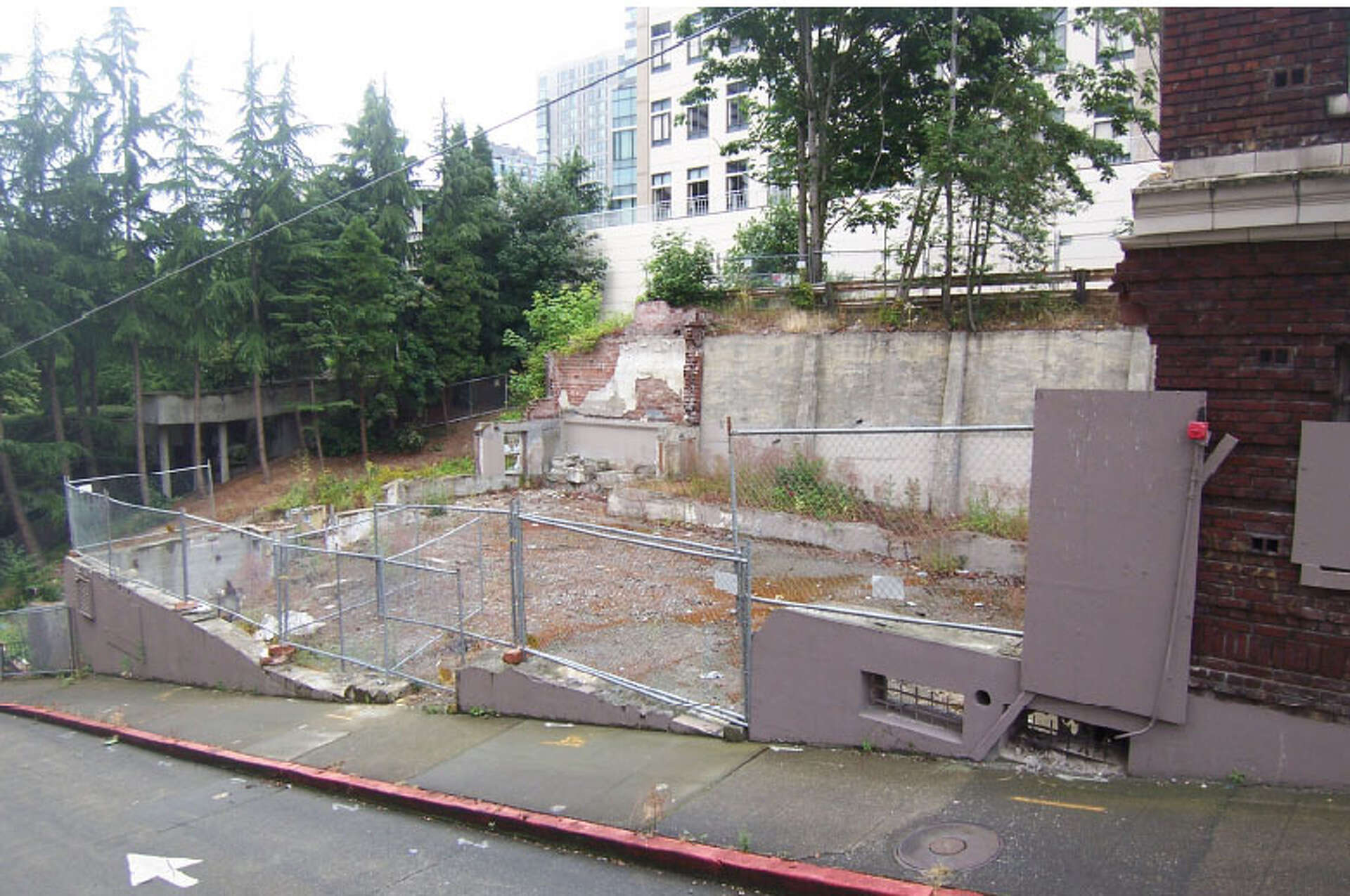 Proposed 300-foot Seattle tower bugs neighbors