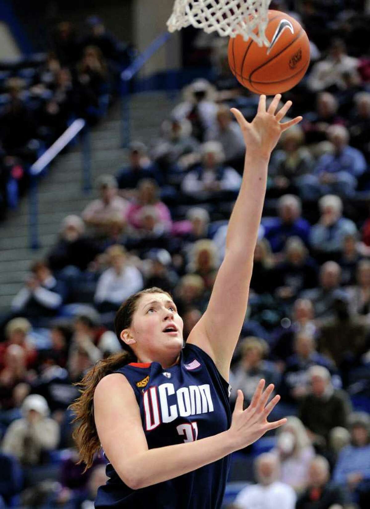 UConn women rout St. John's