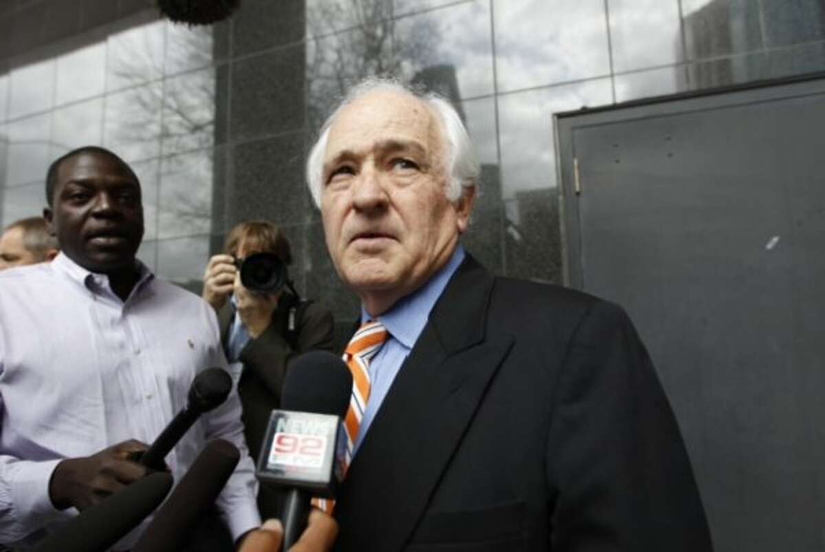 Stanford fraud suits by investors allowed by Supreme Court