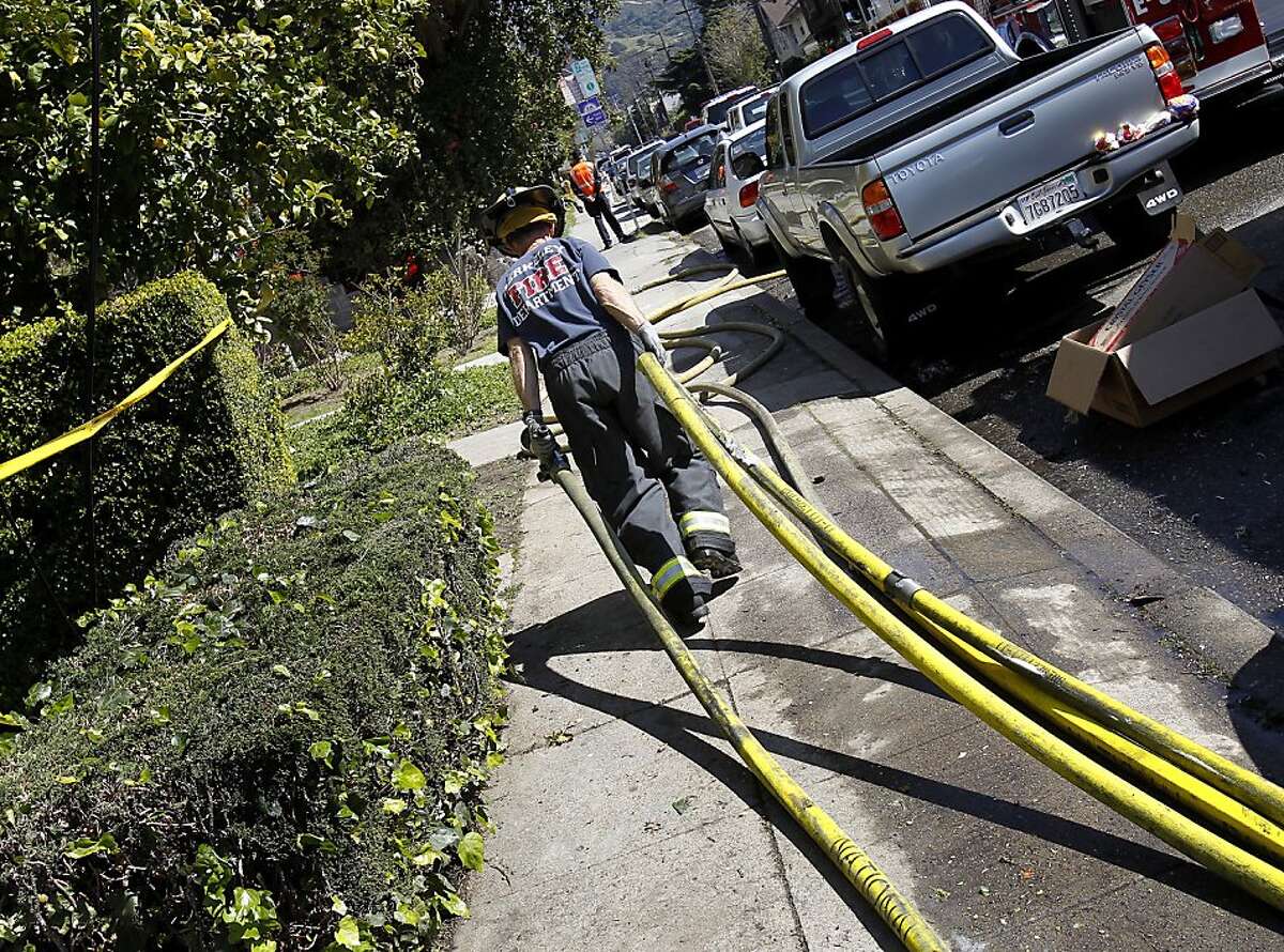 Dozens evacuated in Berkeley apartment fire