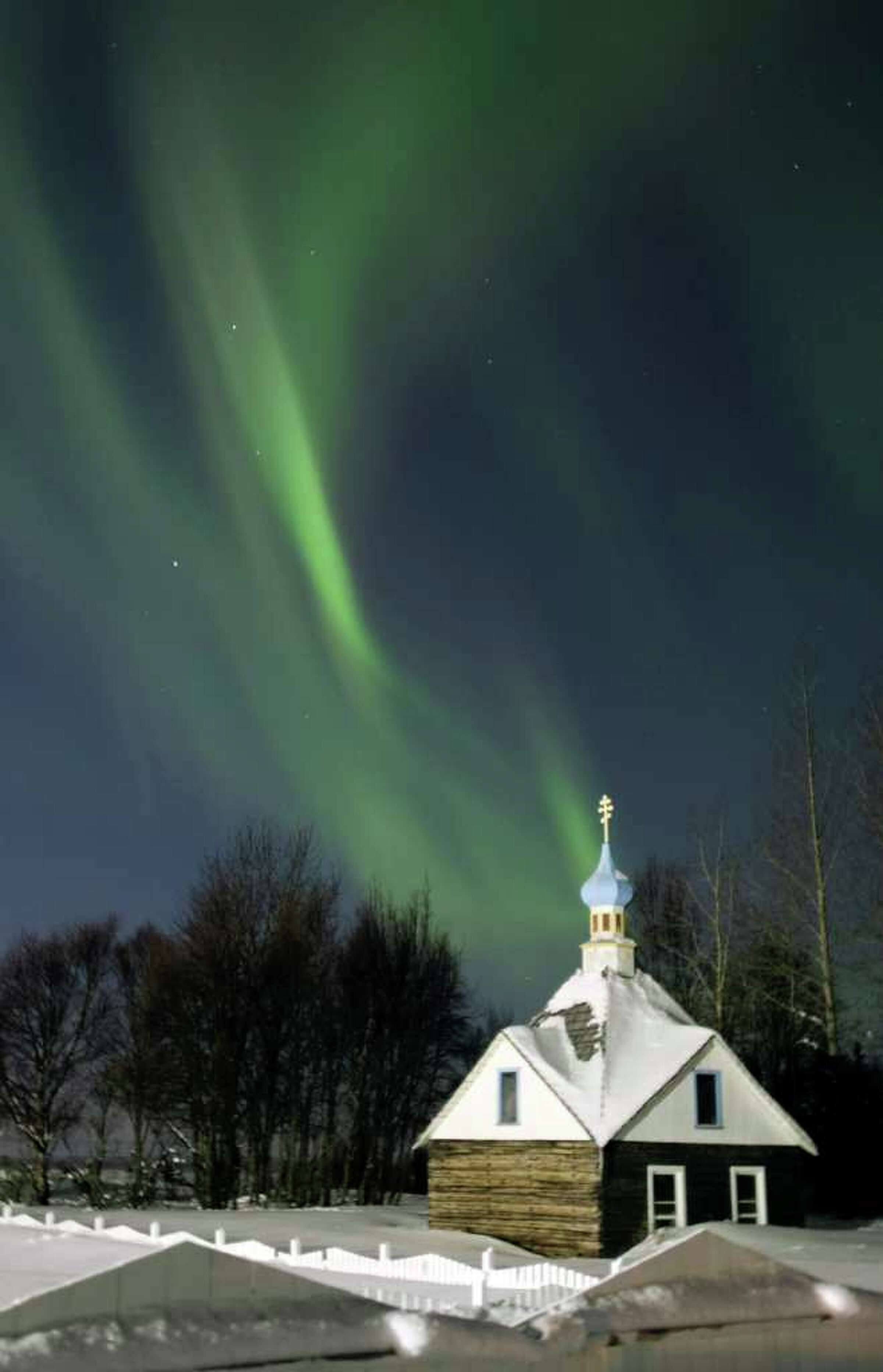 News of the world in photos: Northern lights show