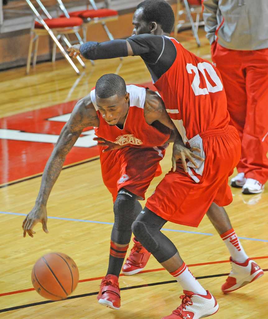 Lamar runs final practice before flying to Dayton