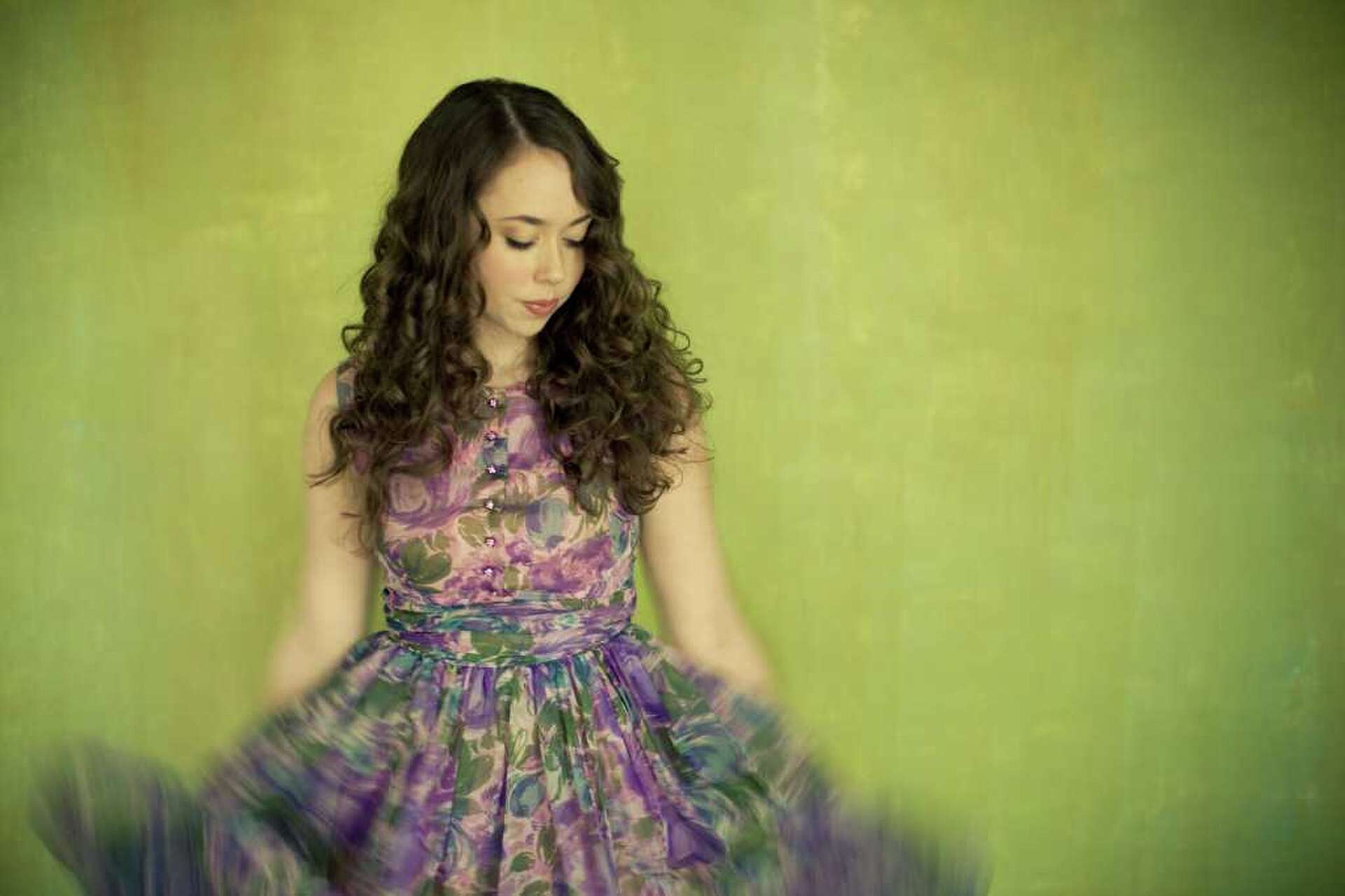 Rising star Sarah Jarosz to play The Egg