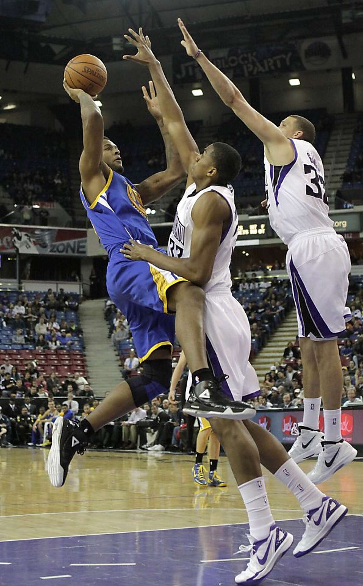 Warriors win without Ellis (or Curry)