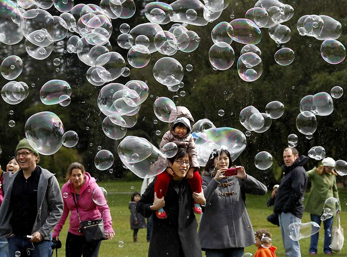 Creativity soars as bubble makers float their craft