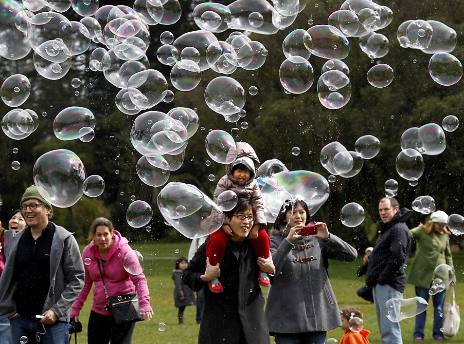 Creativity soars as bubble makers float their craft