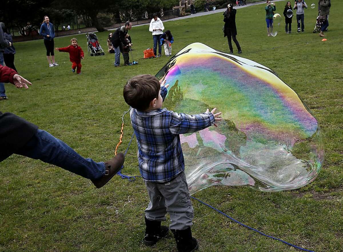 Creativity soars as bubble makers float their craft