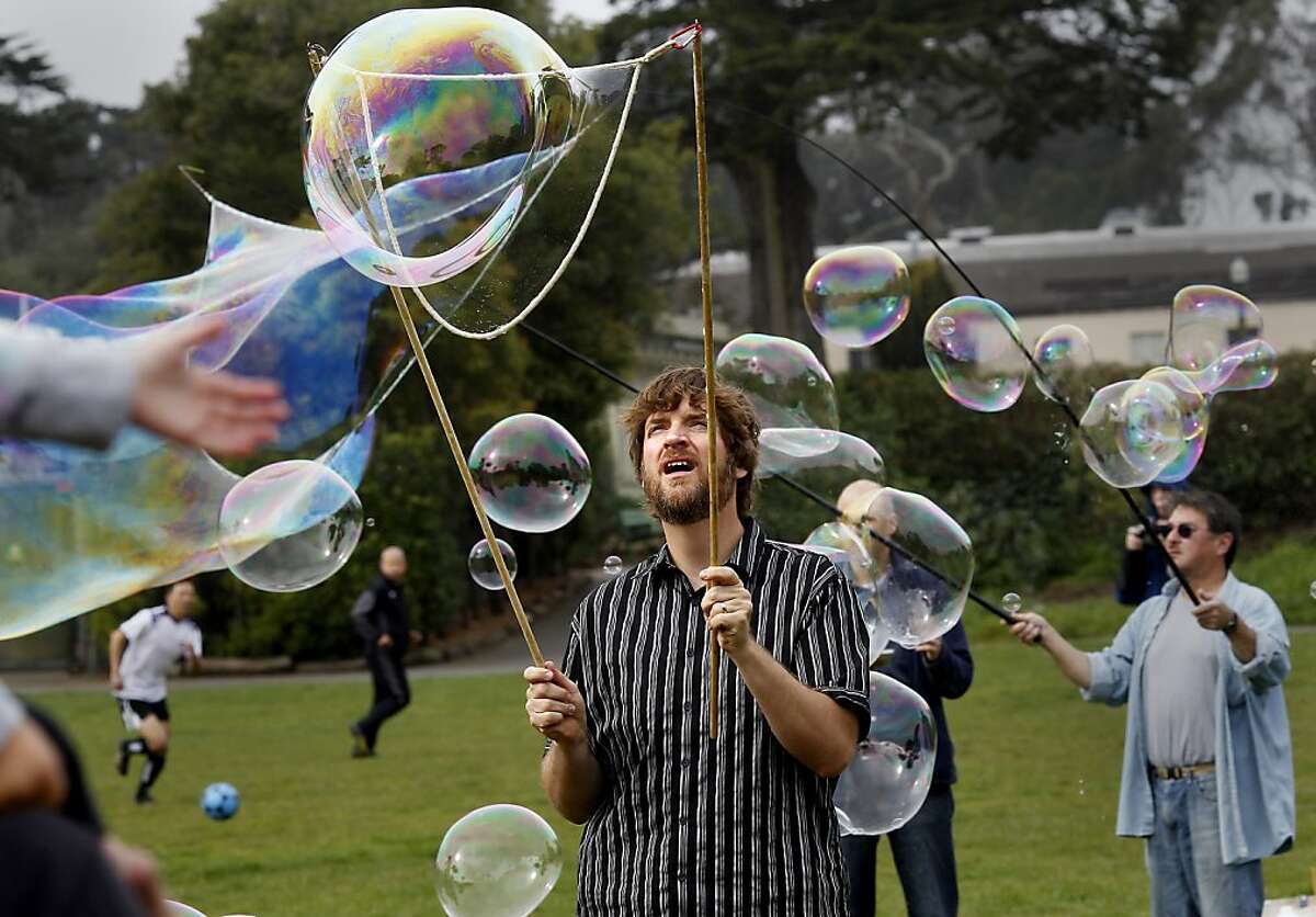 Creativity soars as bubble makers float their craft