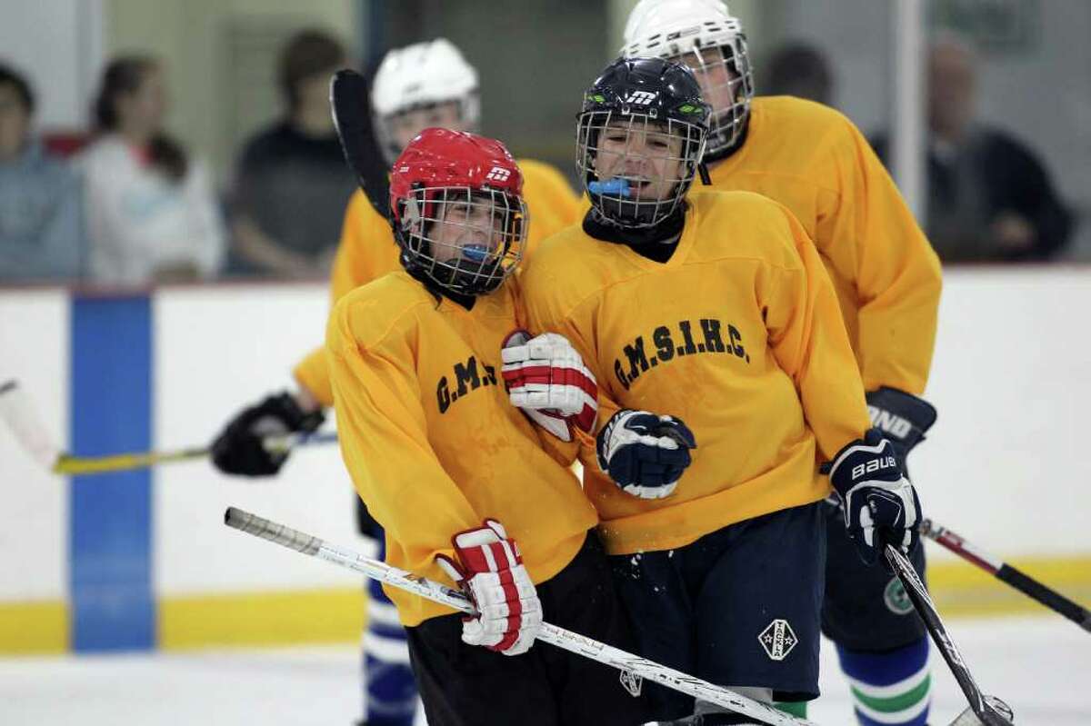 Eastern Middle School wins Middle School Ice Hockey Challenge